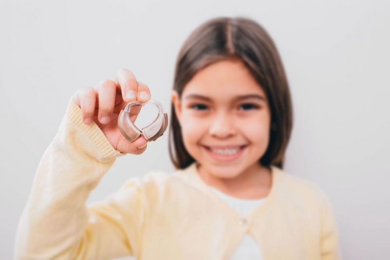 Bambini e problemi di udito: come riconoscerli - Mondial Udito